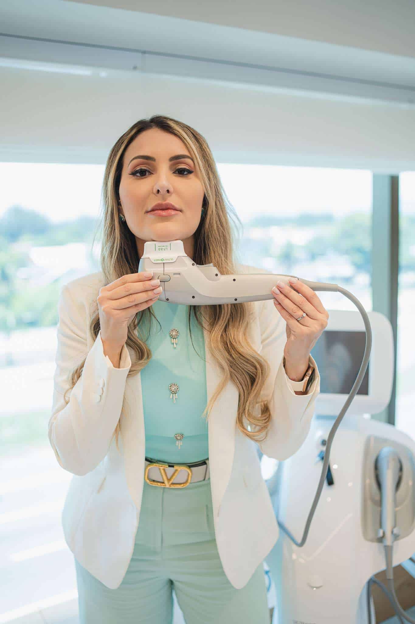 Dra. Caroline Antunes - Dermatologista - Estética Médica